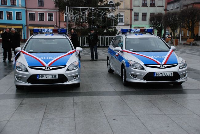 DWA NOWE RADIOWOZY W PUCKIM GARNIZONIE - Wiadomości - Komenda Powiatowa Policji w Pucku